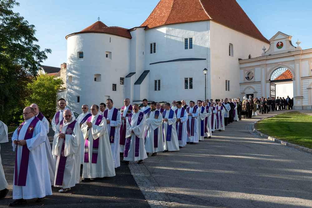 Benediktinerstift Göttweig - Ort der Begegnung - Beerdigung Pater ...